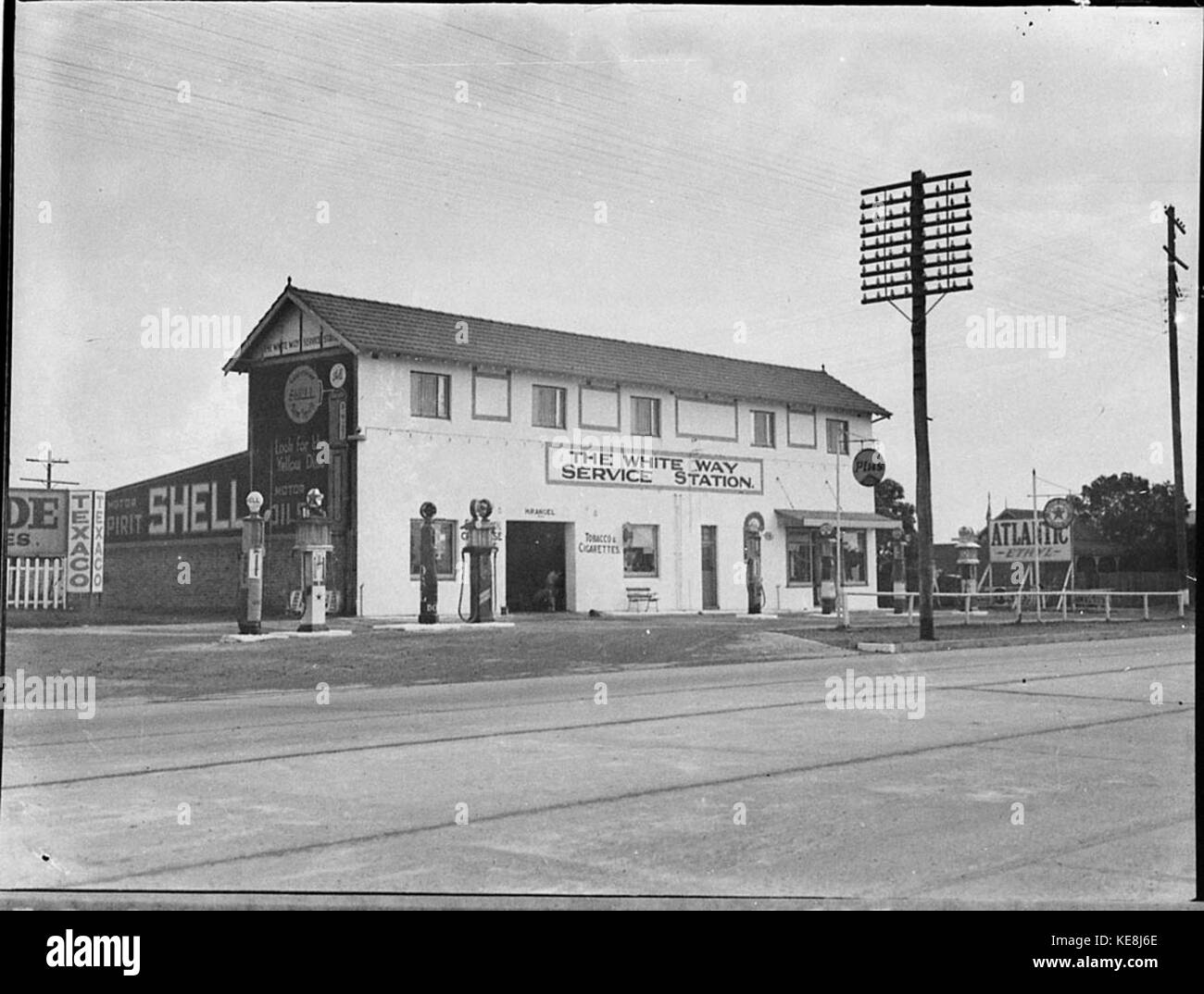 35872 The White Way Service Station Stock Photo - Alamy