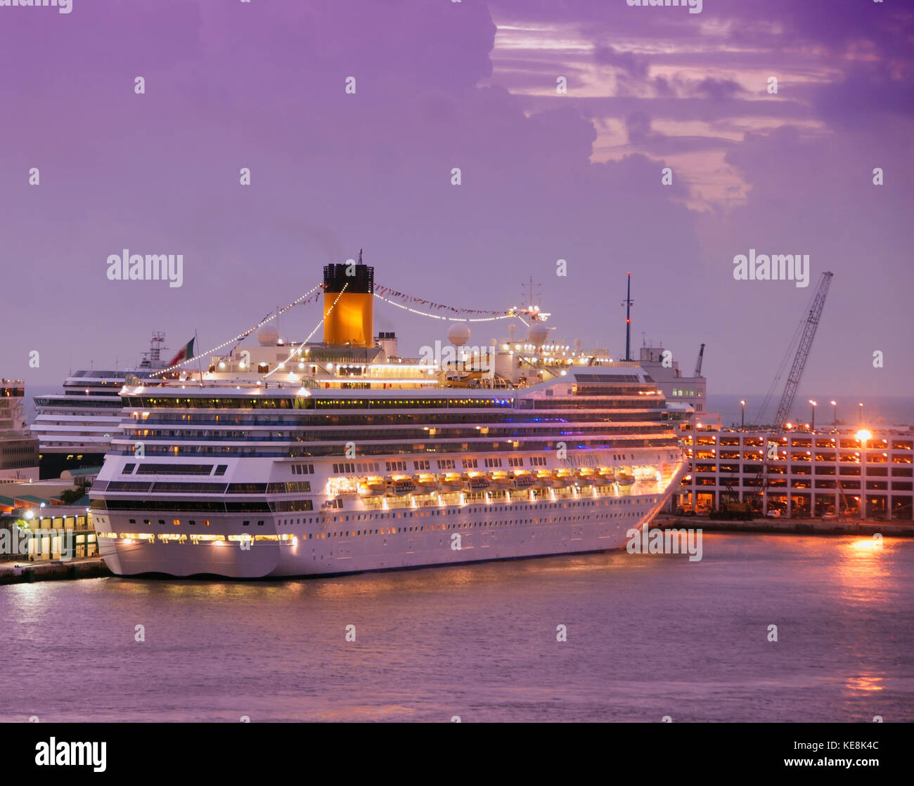 Ships in the early morning hi-res stock photography and images - Alamy