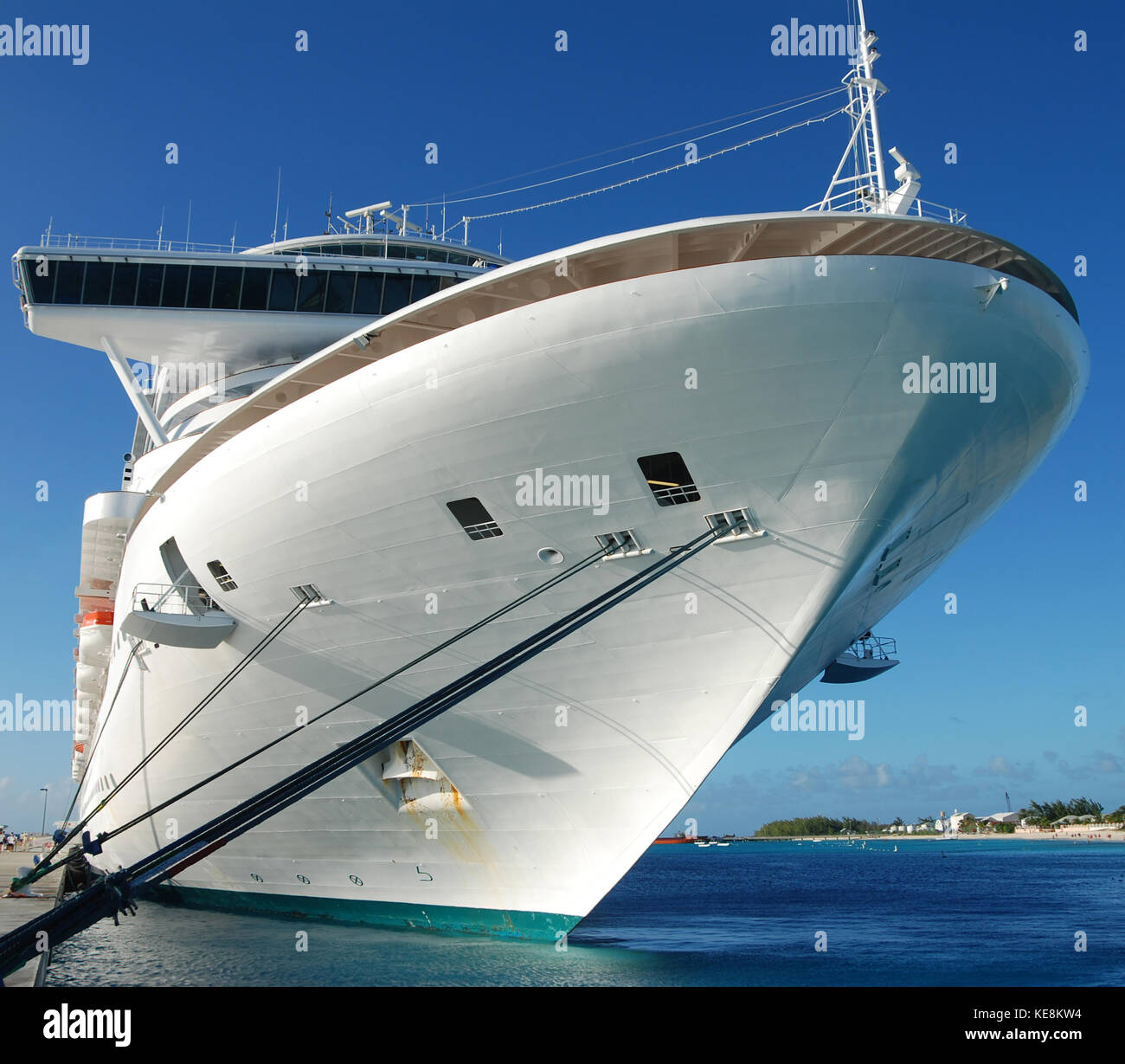 Ocean liner in front hi-res stock photography and images - Alamy