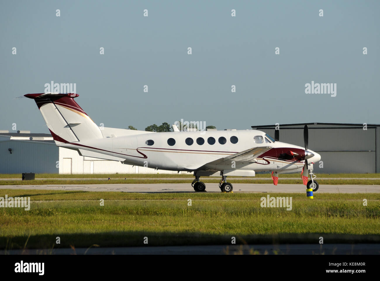 Side view of propeller airplane on the ground Stock Photo - Alamy