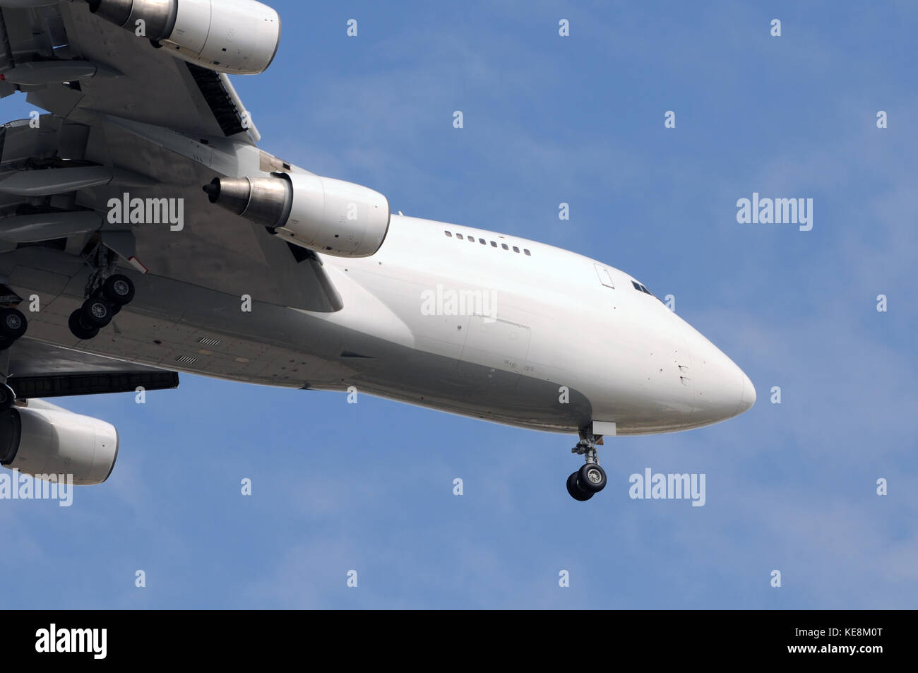 Heavy jumbo jet descending for landing Stock Photo - Alamy