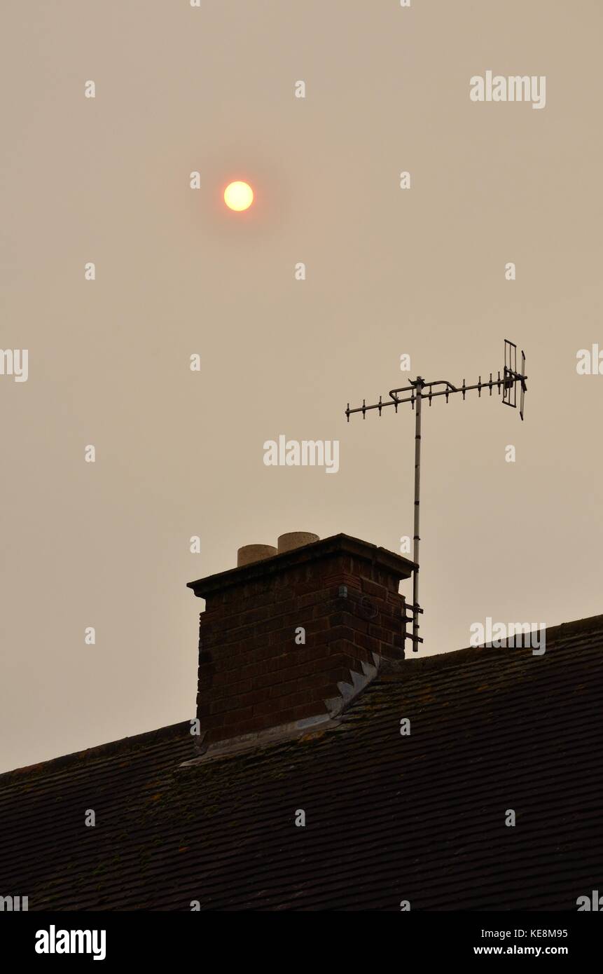 Blood red sun in orange sky over Britain caused by Saharan sand pulled ...