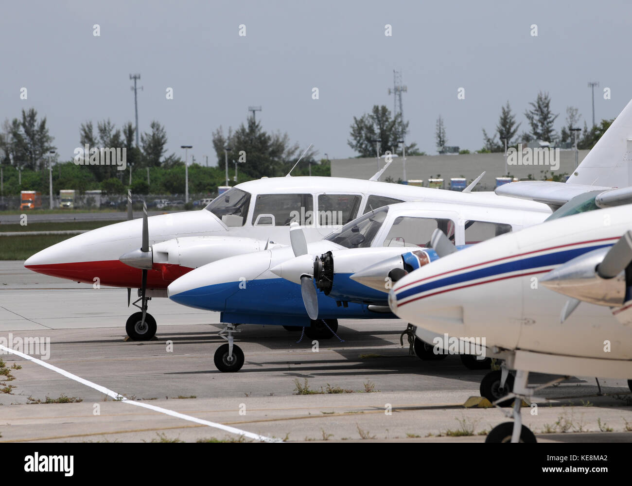 Small private airplanes hi-res stock photography and images - Alamy