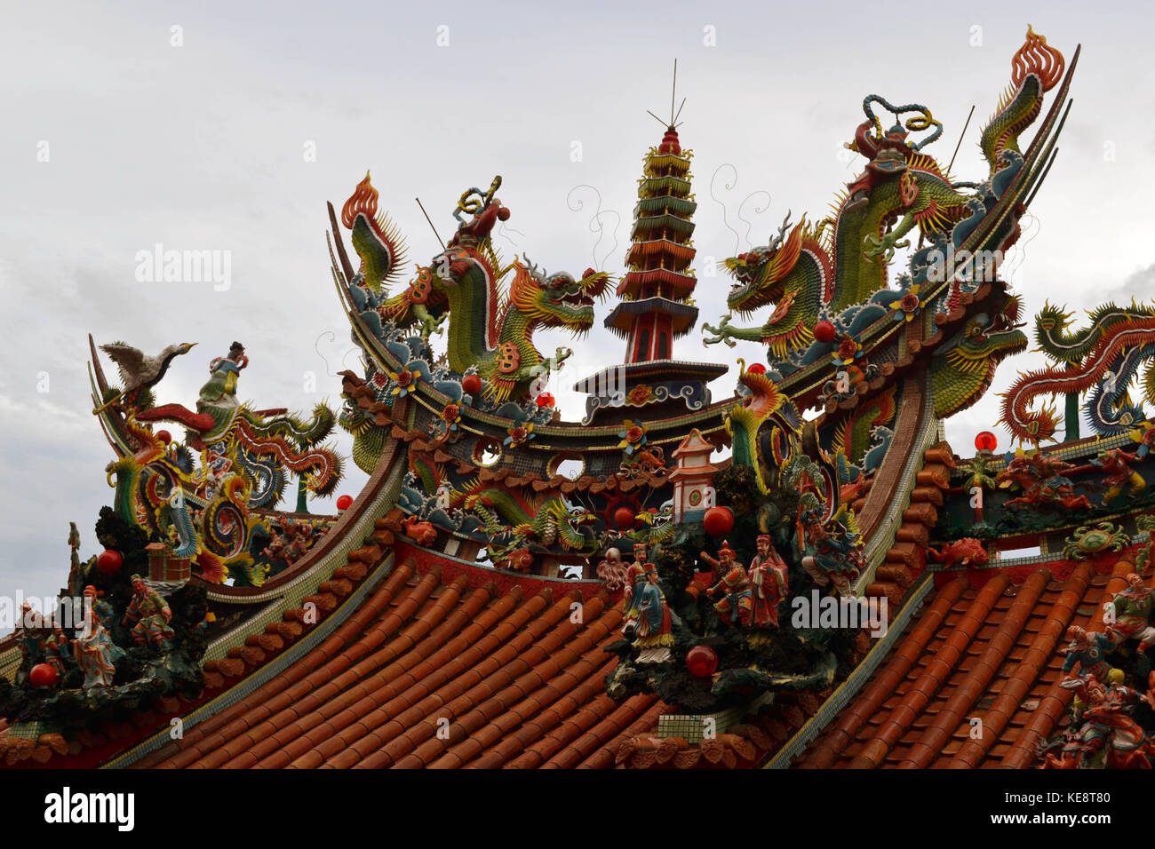 The detail of statues in a Chinese-style temple Stock Photo - Alamy