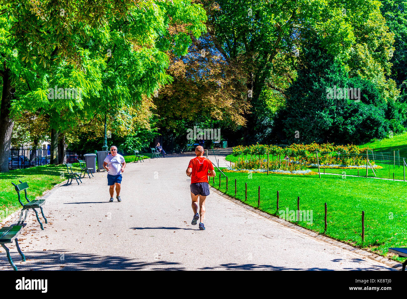 Jogging paris park hi-res stock photography and images - Alamy