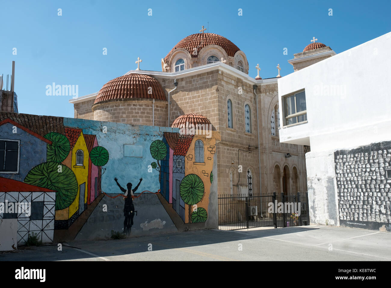 Murals on buildings hi-res stock photography and images - Alamy