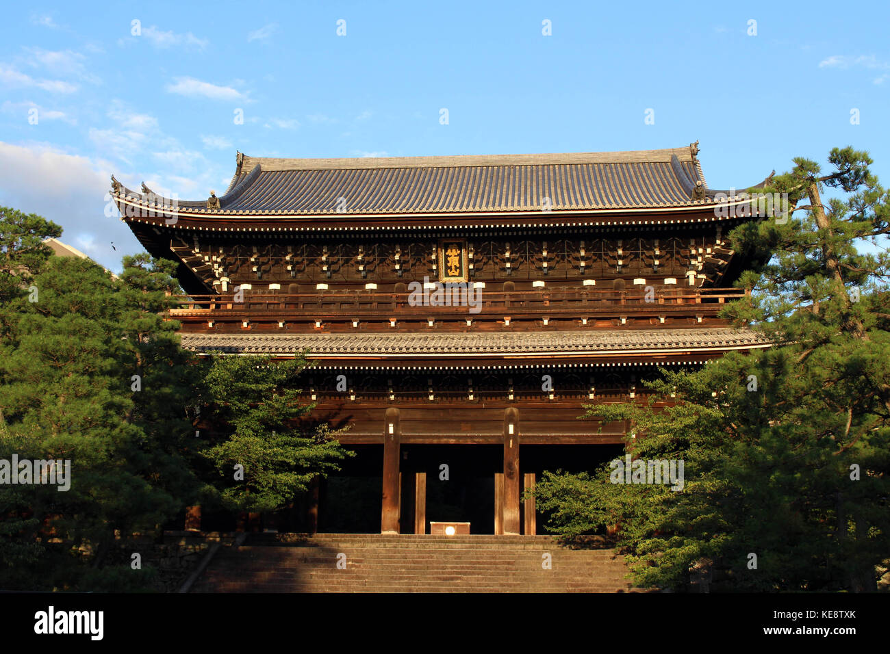 The gate of Chionin Temple in Kyoto, Japan. The cloud was blue at that ...