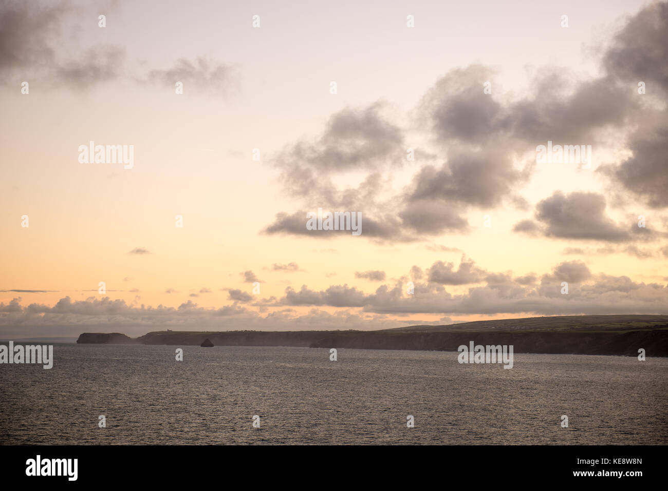 Port isaac cornwall tintagel castle hi-res stock photography and images ...