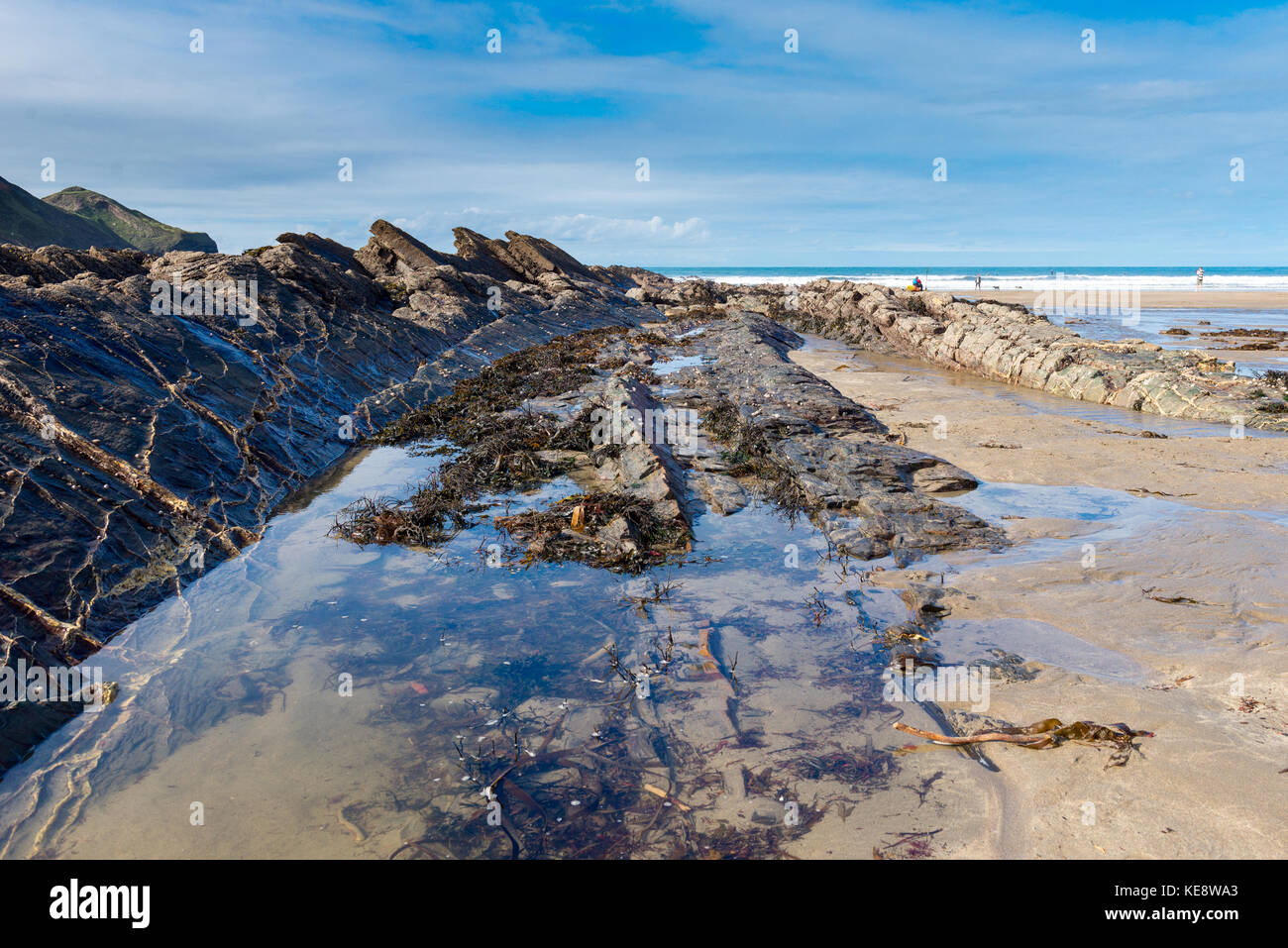 Rock pool on a Cornish beach with granite and quartz Stock Photo - Alamy