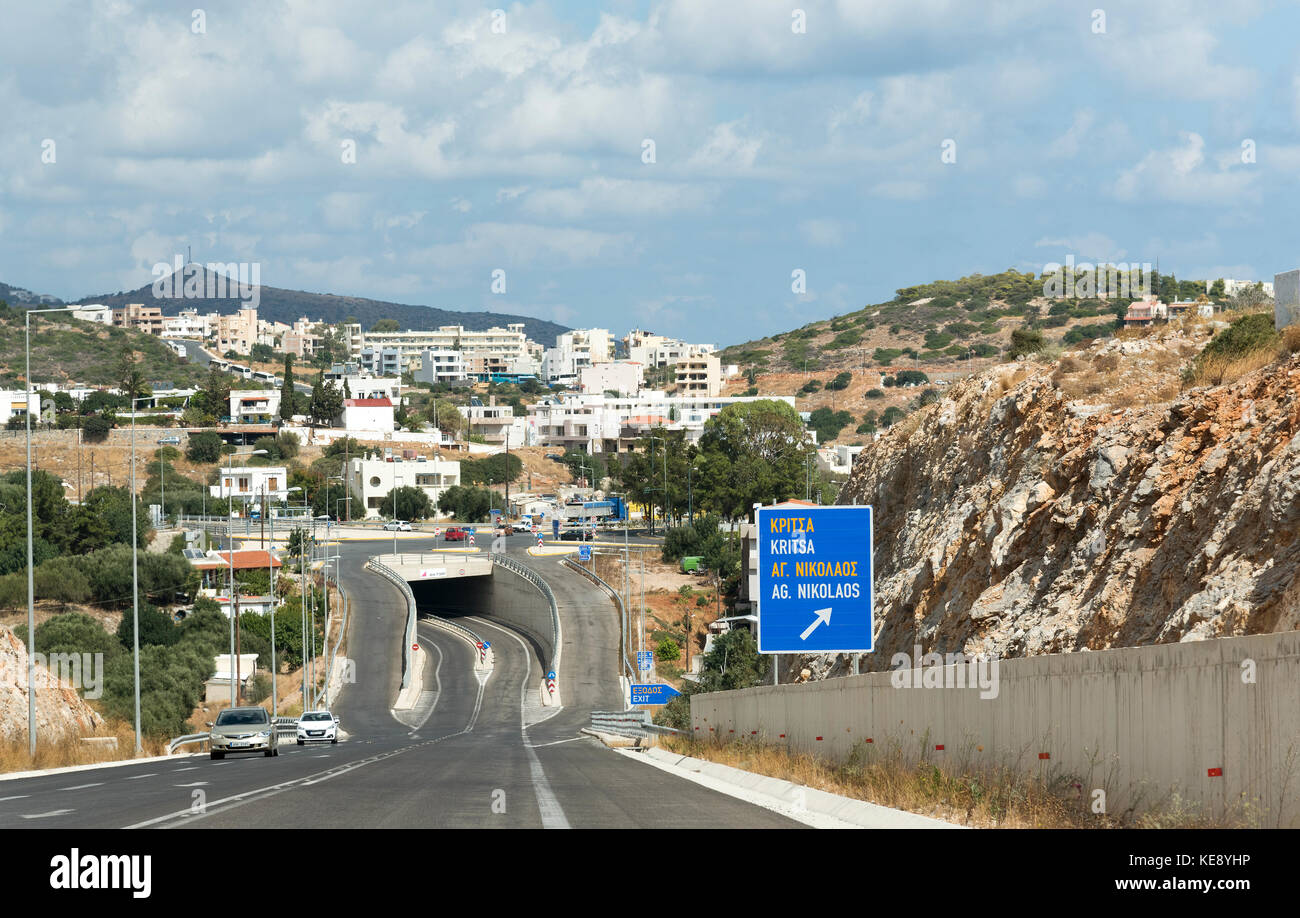 Entrance road tunnel traffic signs hi-res stock photography and images ...
