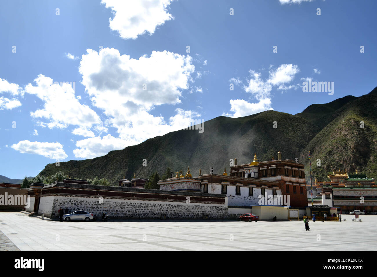 The architecture around Labrang Monastery in Xiahe, Amdo Tibet - China ...