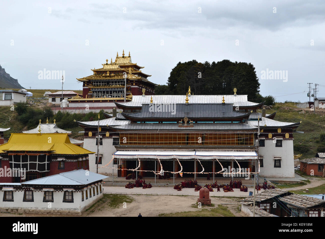 The life around Kirti Gompa Monastery in Langmusi, Amdo Tibet, China ...