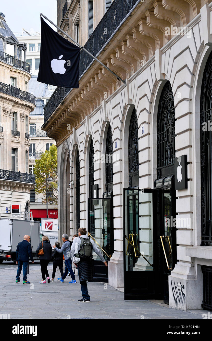 Apple Center of Opéra, Paris - France Stock Photo - Alamy
