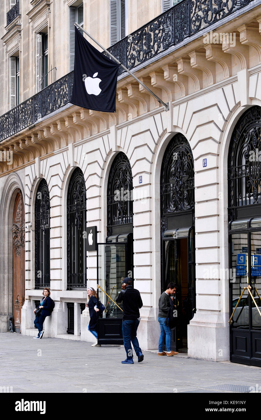 Apple magasin paris hi-res stock photography and images - Alamy