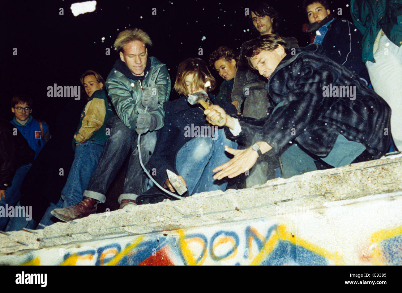 Fall of berlin wall 1989 10 november hi-res stock photography and ...