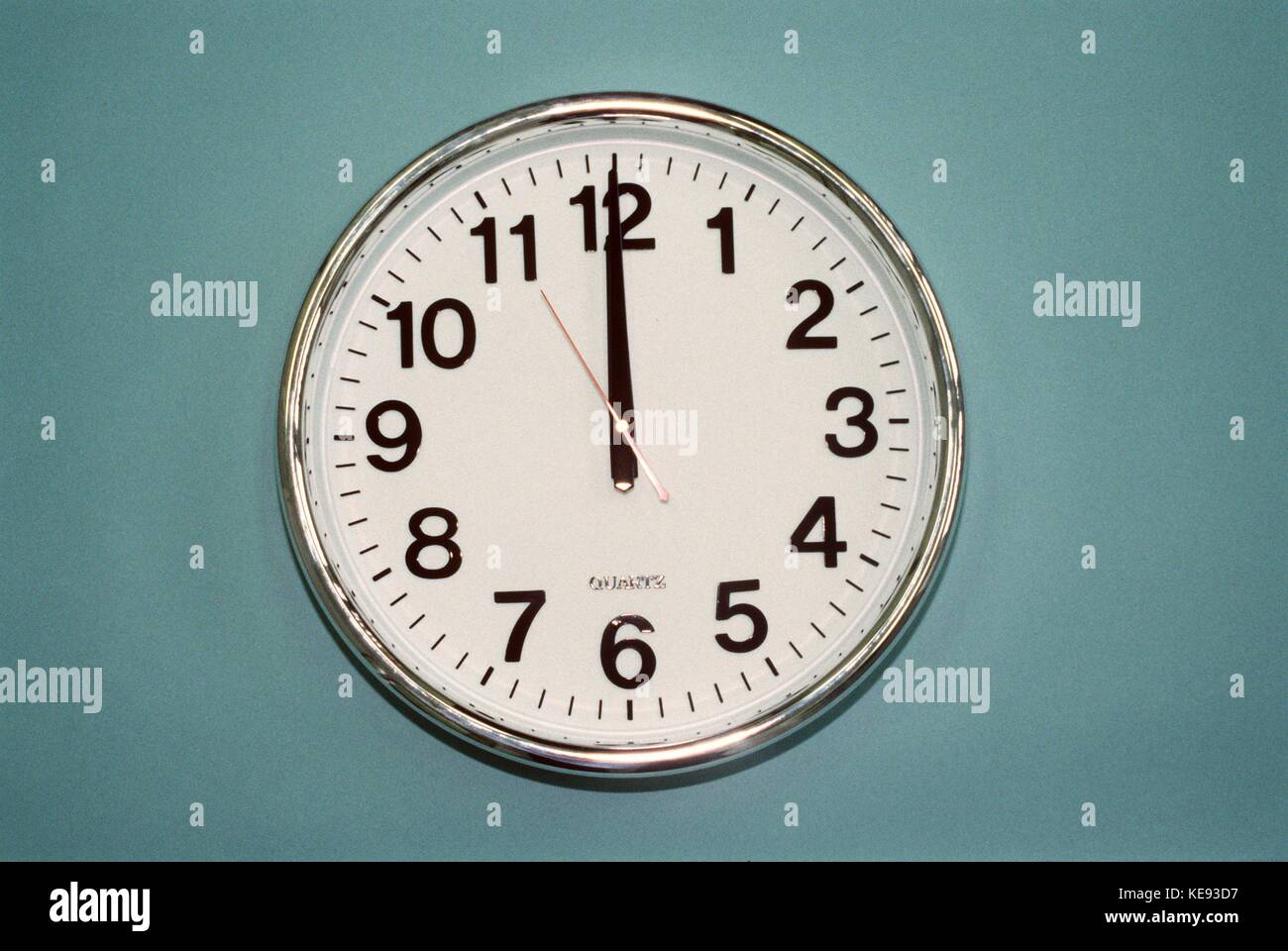 Twelve o'clock high hi-res stock photography and images - Alamy