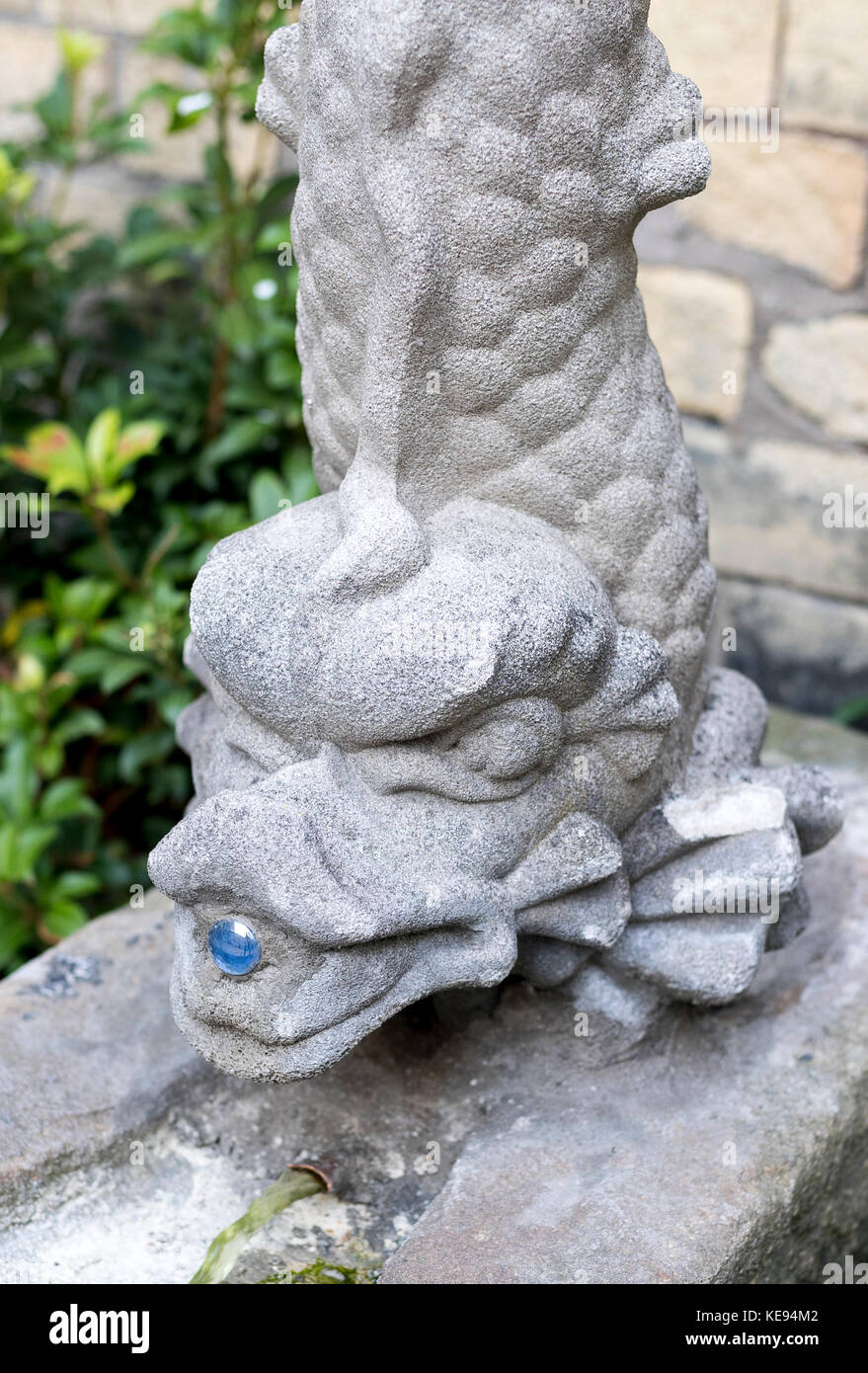 Chinese stone dragon fountain hi-res stock photography and images - Alamy