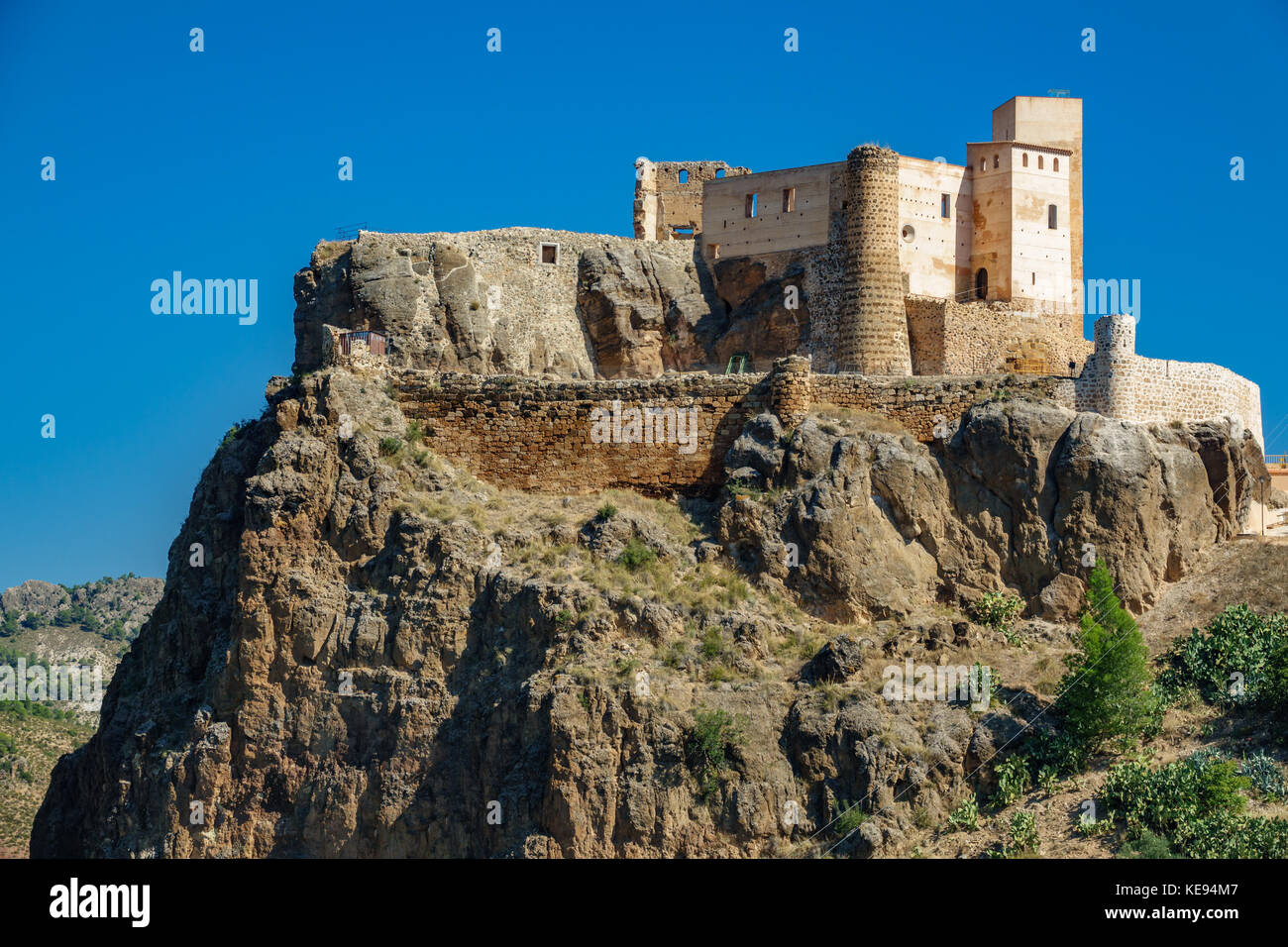 Castle on top of rock hi-res stock photography and images - Alamy