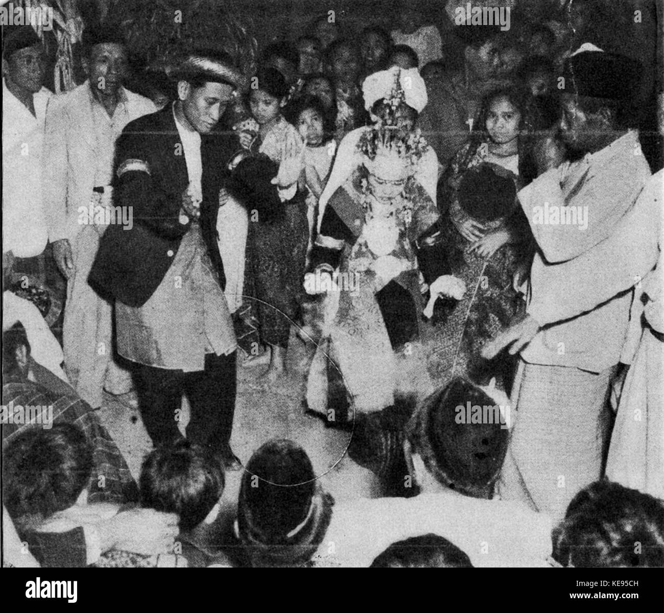 Batak wedding, bride and groom dancing, Wedding Ceremonials, p12 Stock ...