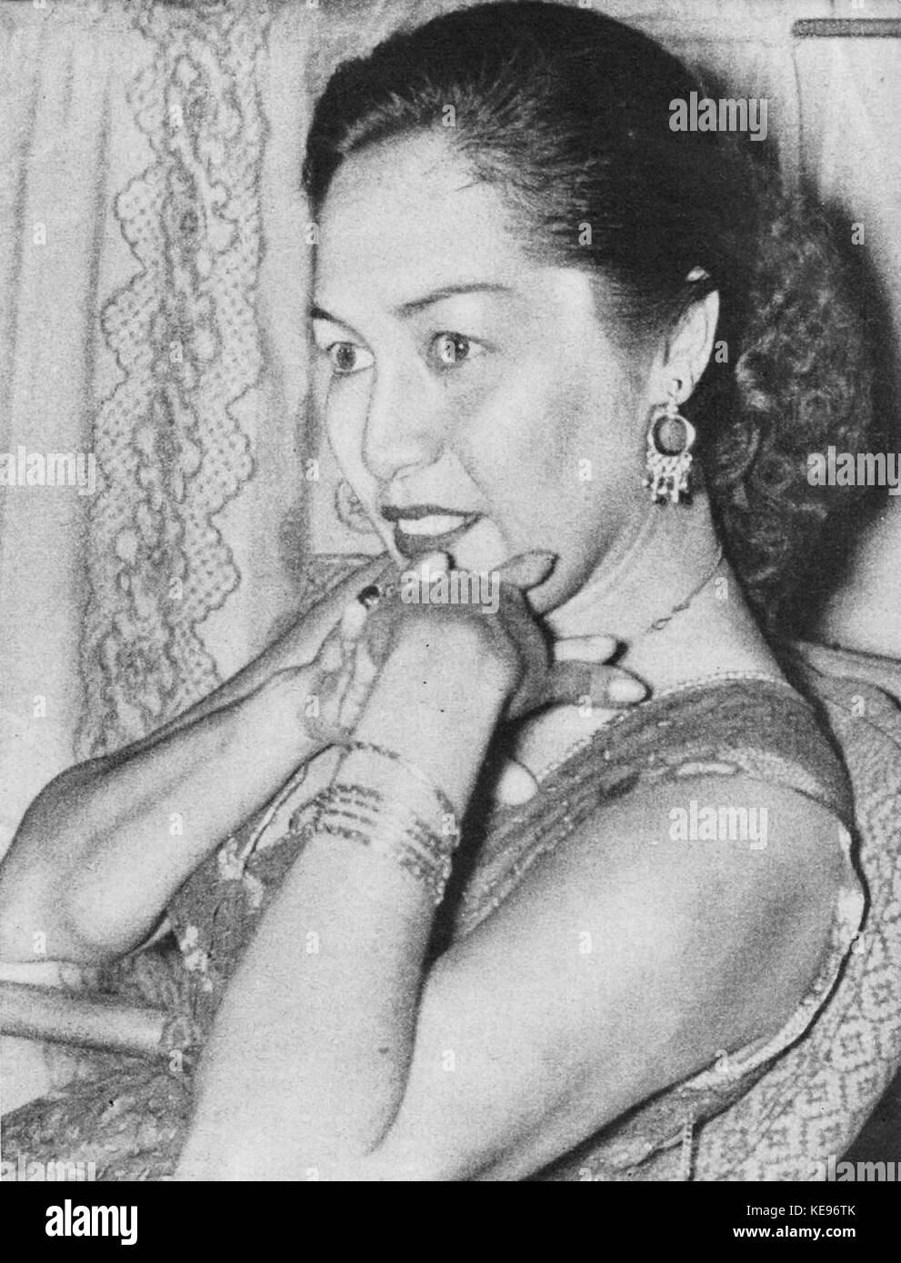 Fifi Young, Film Varia 2.6 (Jun 1955), p5 Stock Photo - Alamy