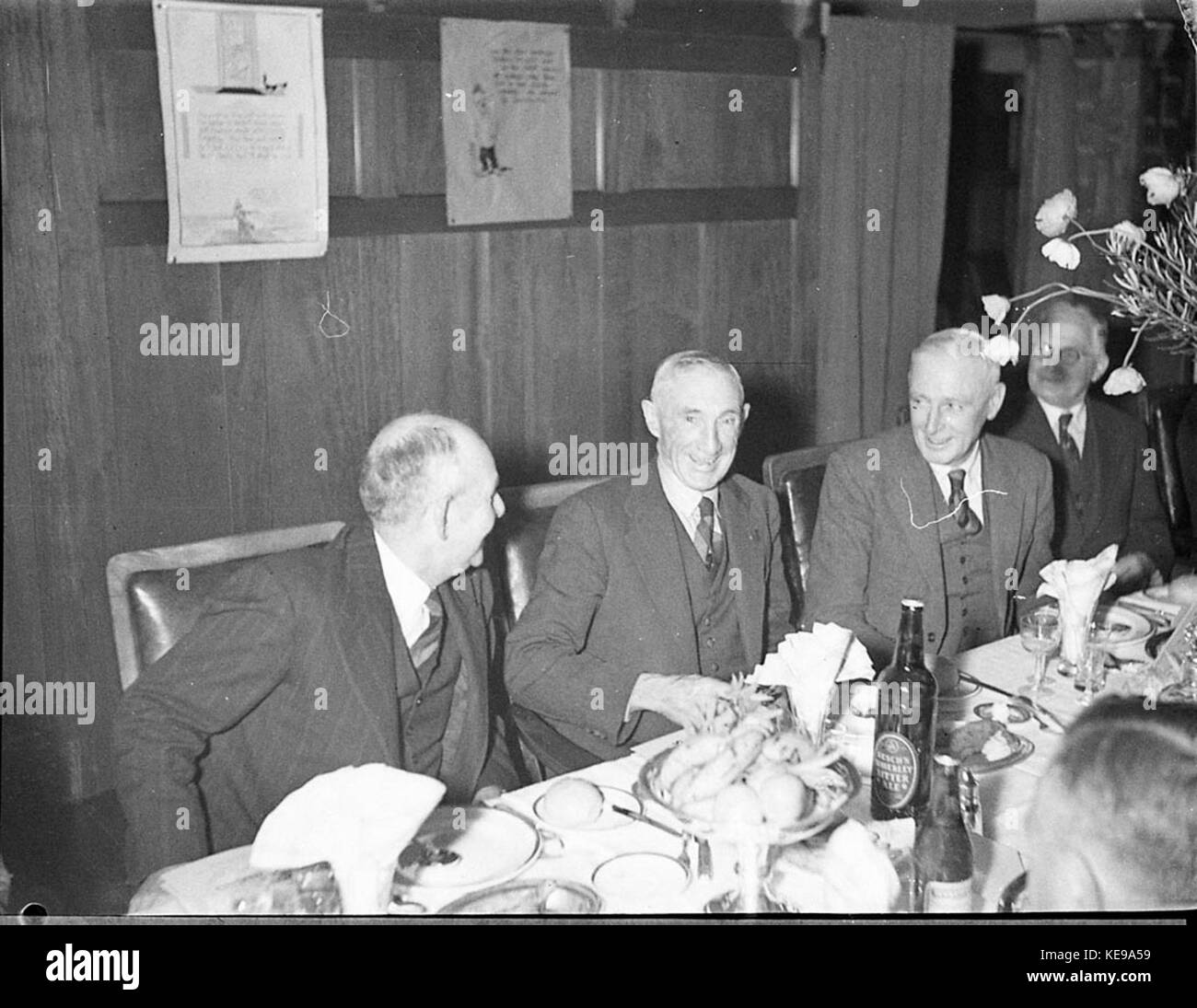 34354 Dinner to Austin Diamond Railway Refreshment Room Stock Photo - Alamy