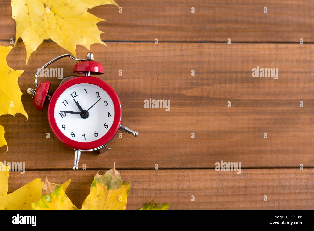 Top view of red vintage clock and mable leaf. Autumn time change Stock ...