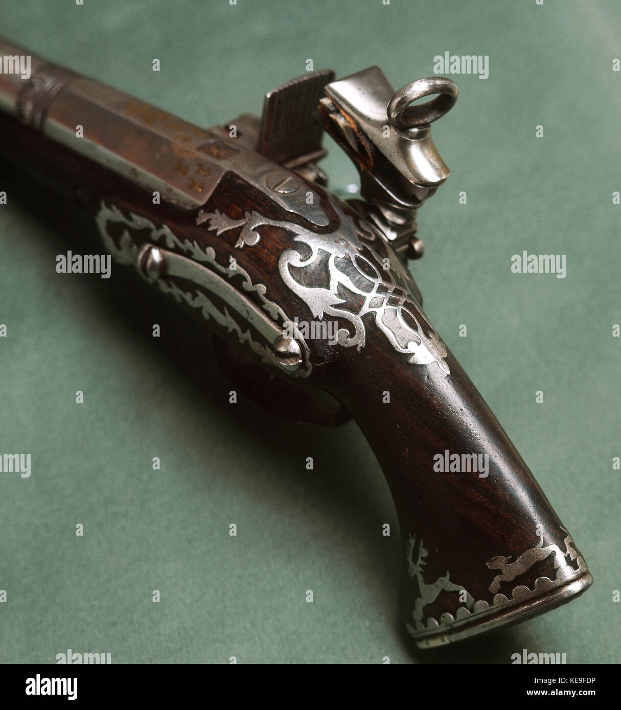 Old gun arms hi-res stock photography and images - Alamy