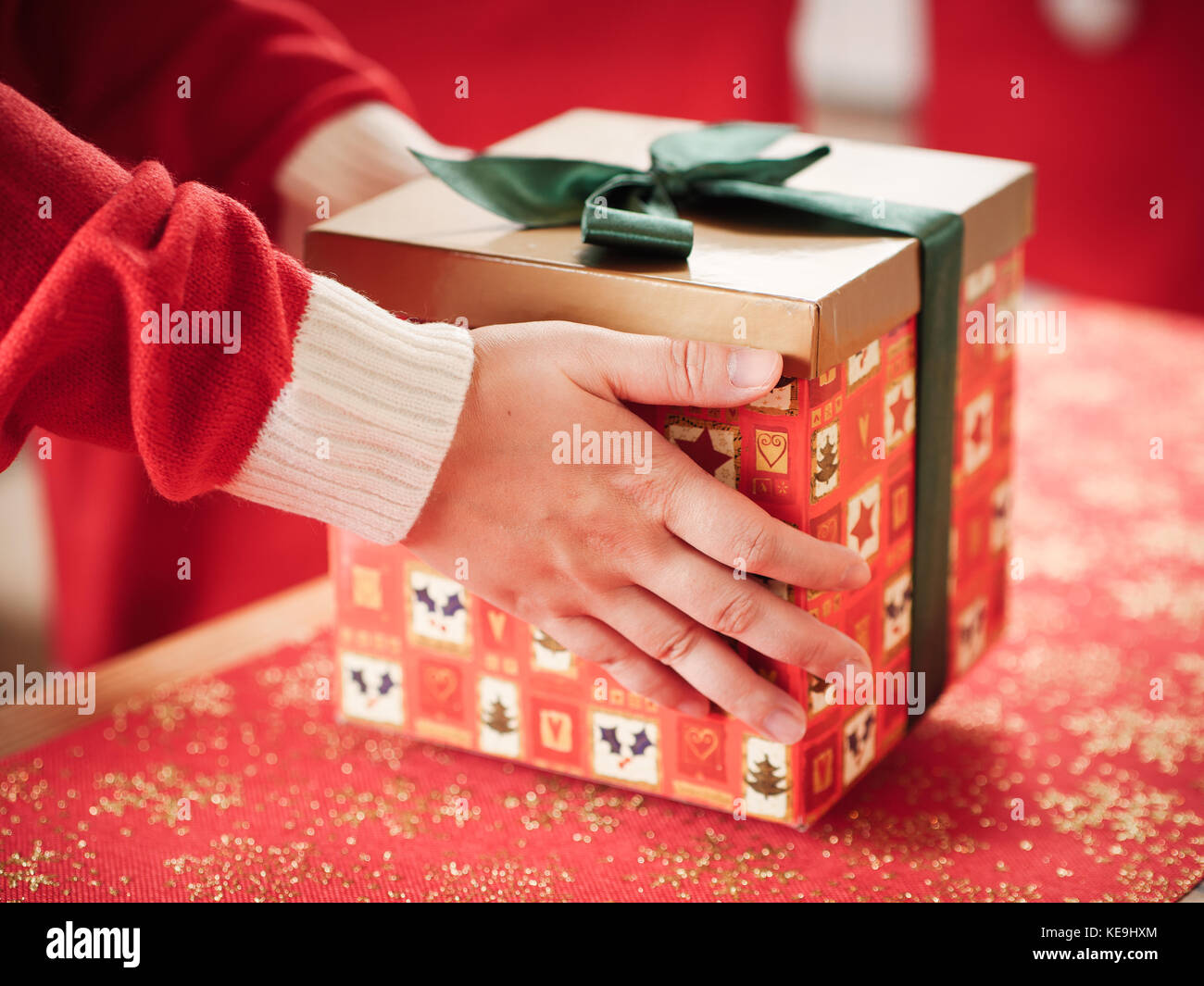 Preparing a Christmas gift box Stock Photo - Alamy