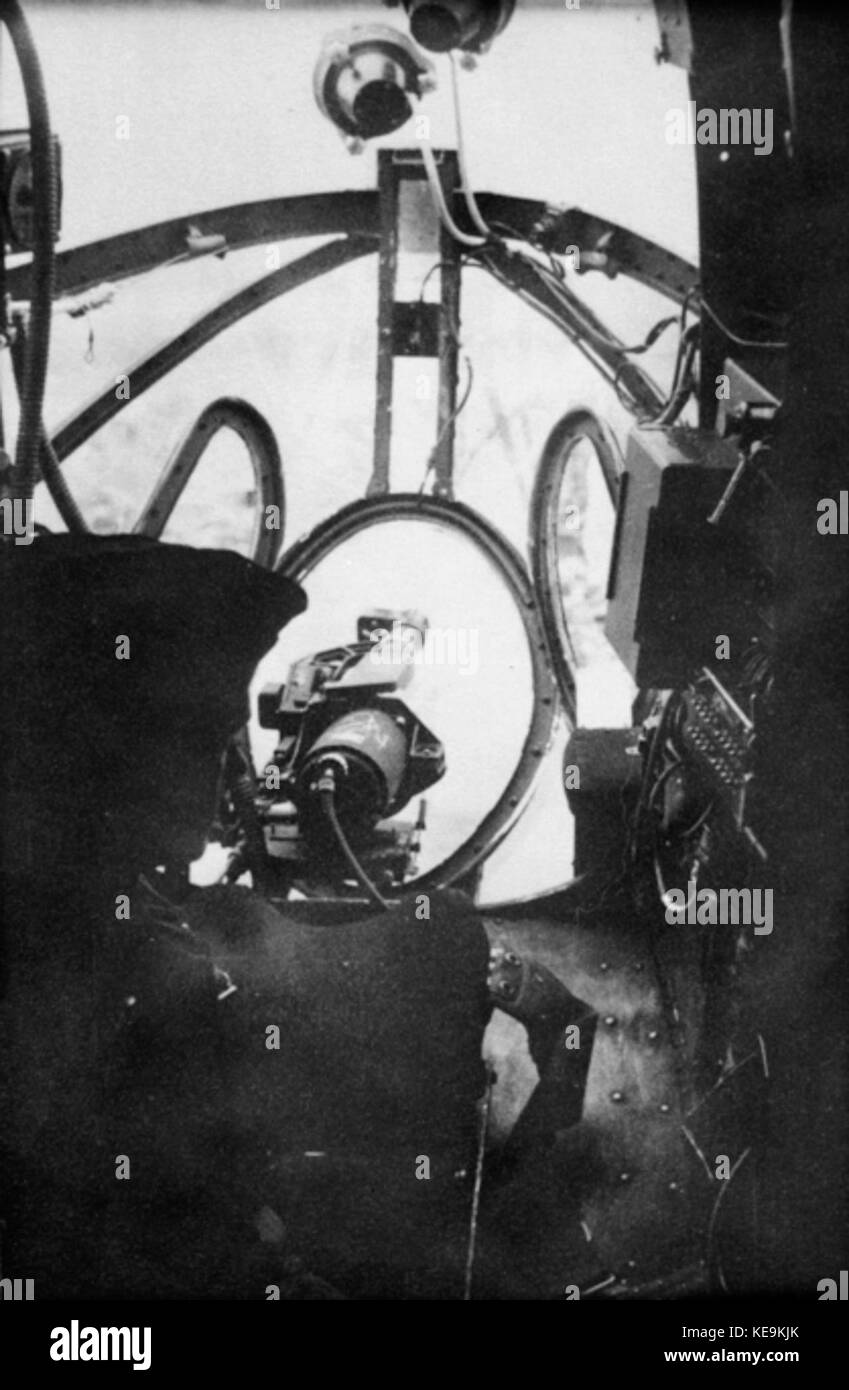 462 Squadron RAAF Halifax bombsight AWM P01523.007 Stock Photo - Alamy