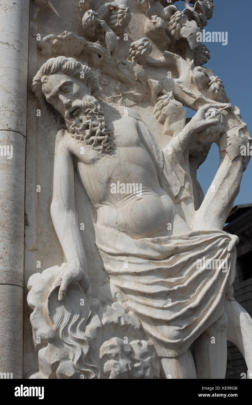 Frieze Depicting Noah In A Drunken State Venice Stock Photo Alamy frieze-depicting-noah-in-a-drunken-state-venice-stock-photo-alamy