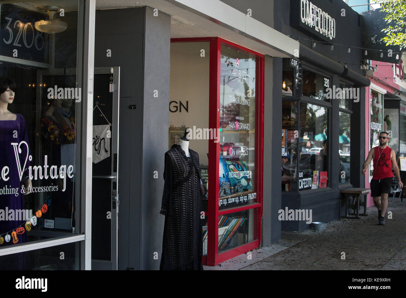 Views of Magnolia Park shopping in Burbank, CA Stock Photo - Alamy