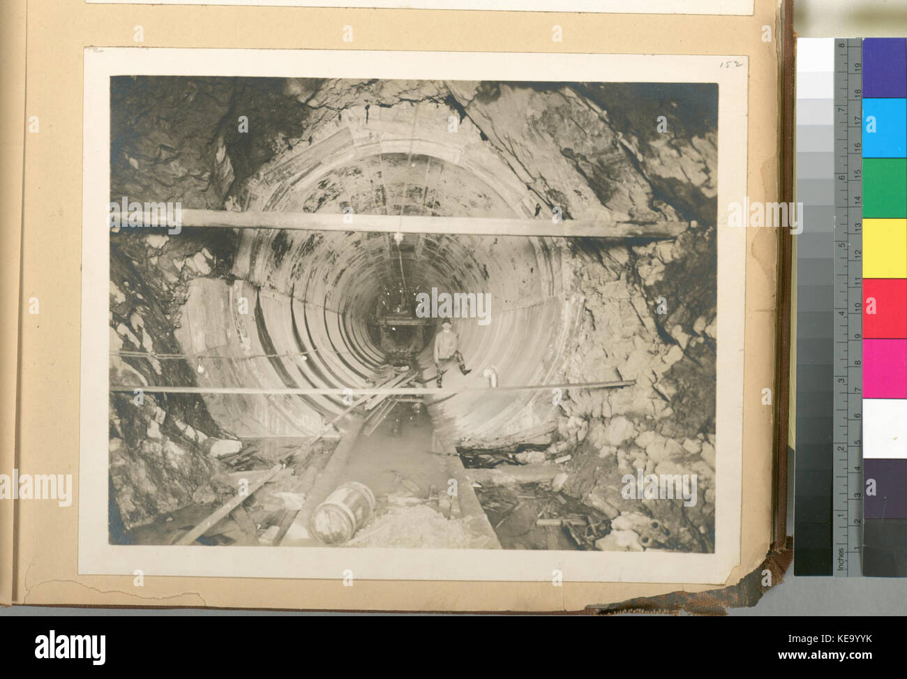 Wallkill pressure tunnel. End view of section of concrete lining with ...