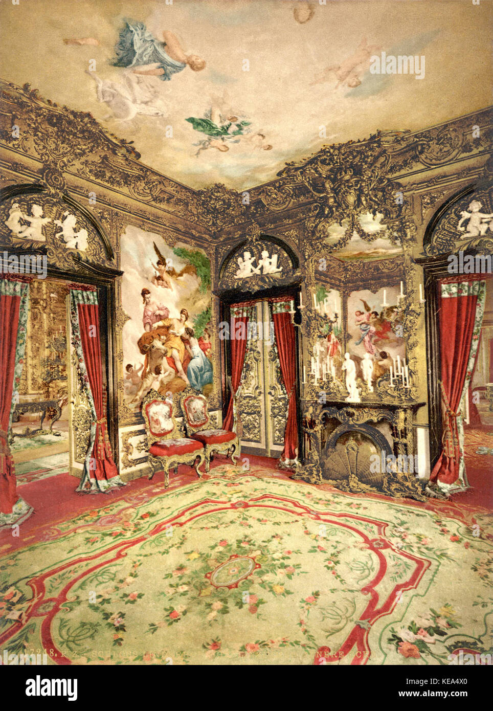 Royal tapestries hi-res stock photography and images - Alamy