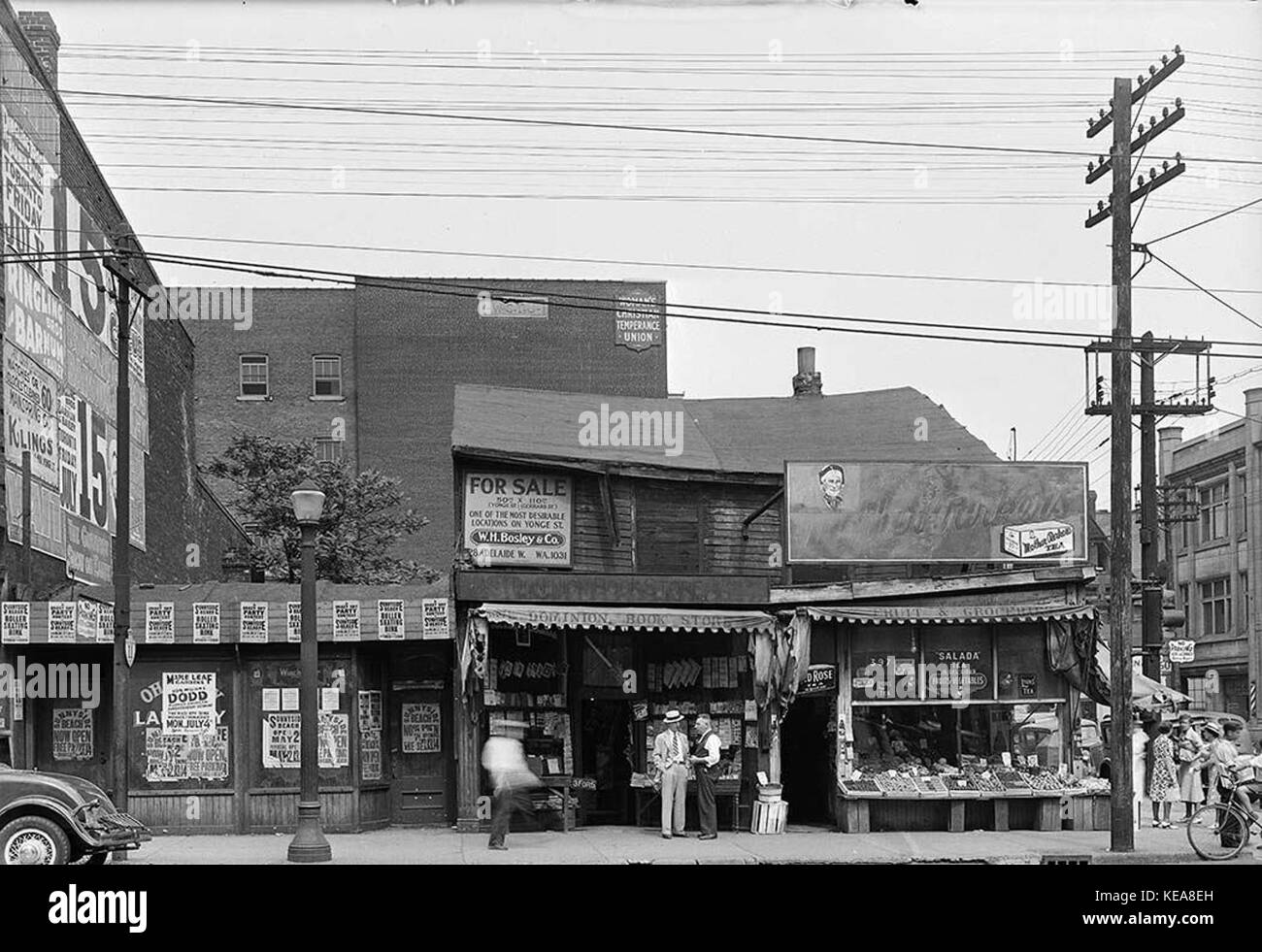 Toronto yonge and gerrard hi-res stock photography and images - Alamy