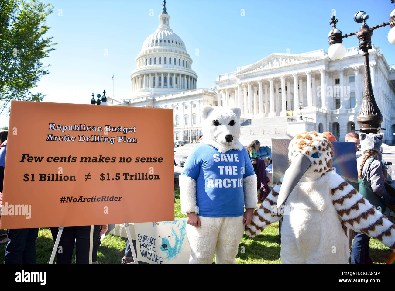 Greenpeace polar bear hi-res stock photography and images - Alamy