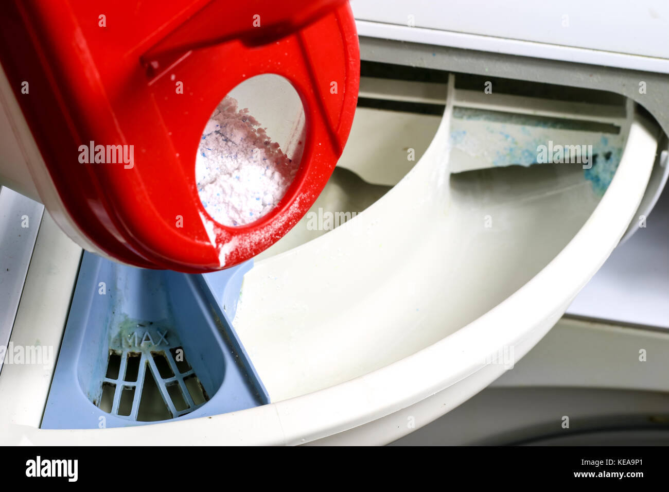 Washing machine for clothes and laundry detergent with rinsing liquid ...