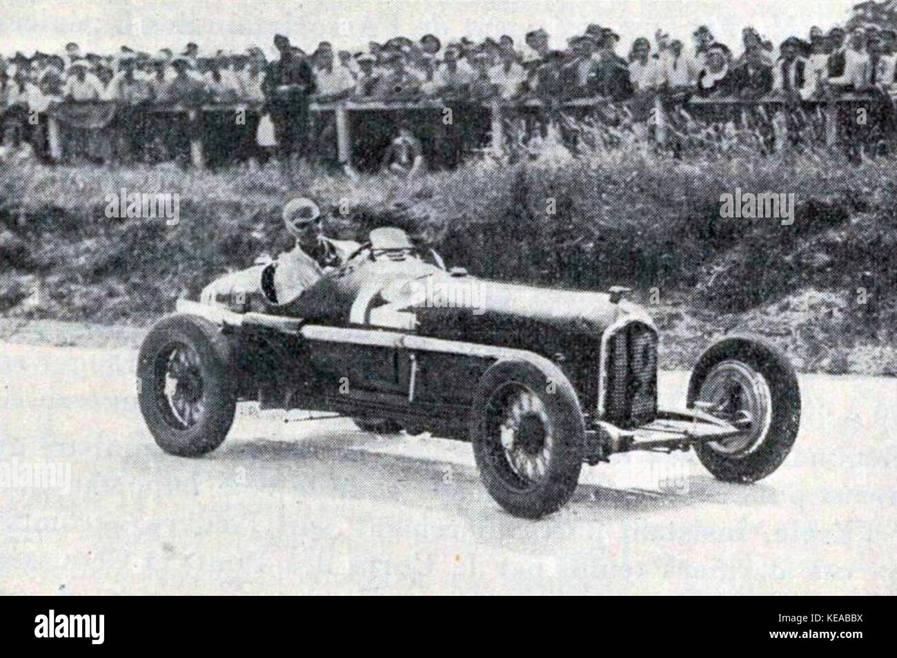 Louis Chiron, vainqueur du Grand Prix de l'A.C.F. 1934 sur Alfa Romeo ...