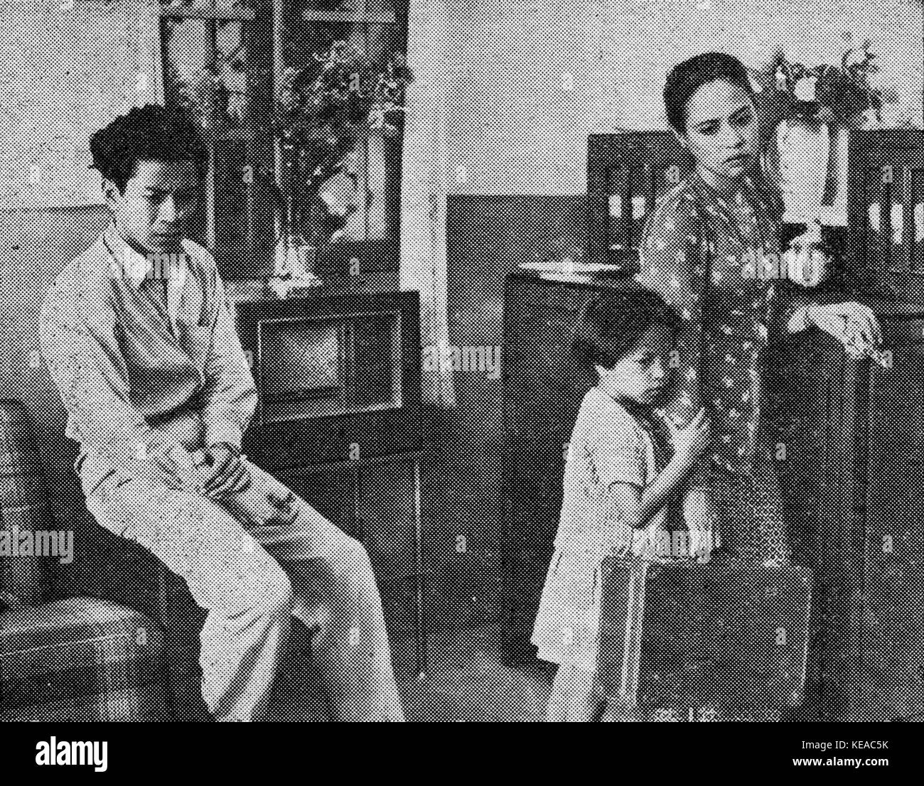 Dasima leaving her daughter Roemini and husband Winata, Dasima (1940 ...