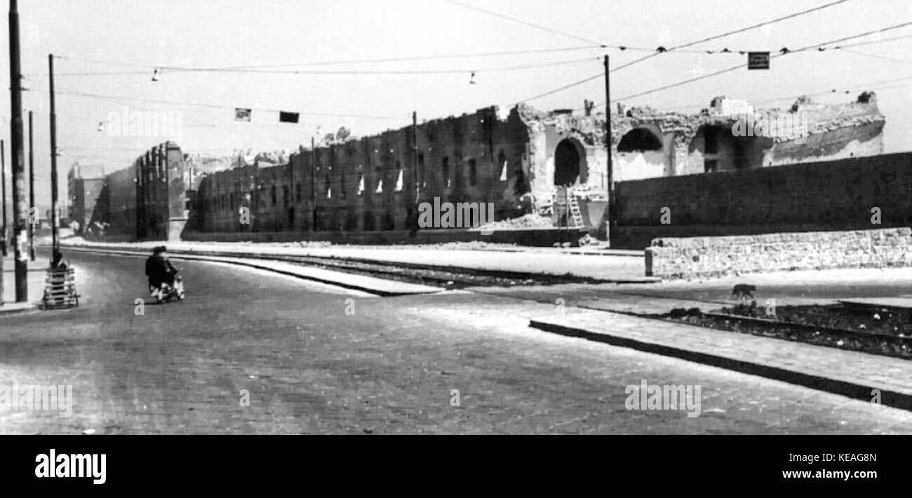 Macerie del palazzo dei Granili (Naples Stock Photo - Alamy