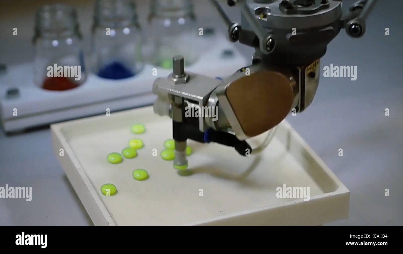Automatic robot pharmaceutical industry. Robot automatically sorting ...