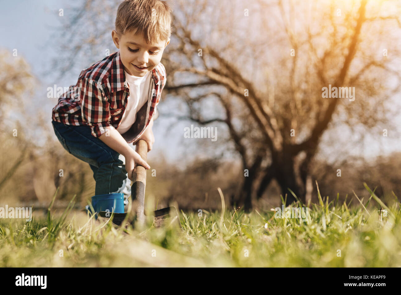 Person digging hi-res stock photography and images - Alamy