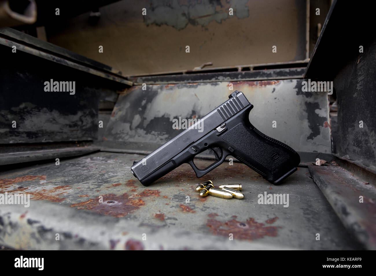 Glock 17 hi-res stock photography and images - Alamy