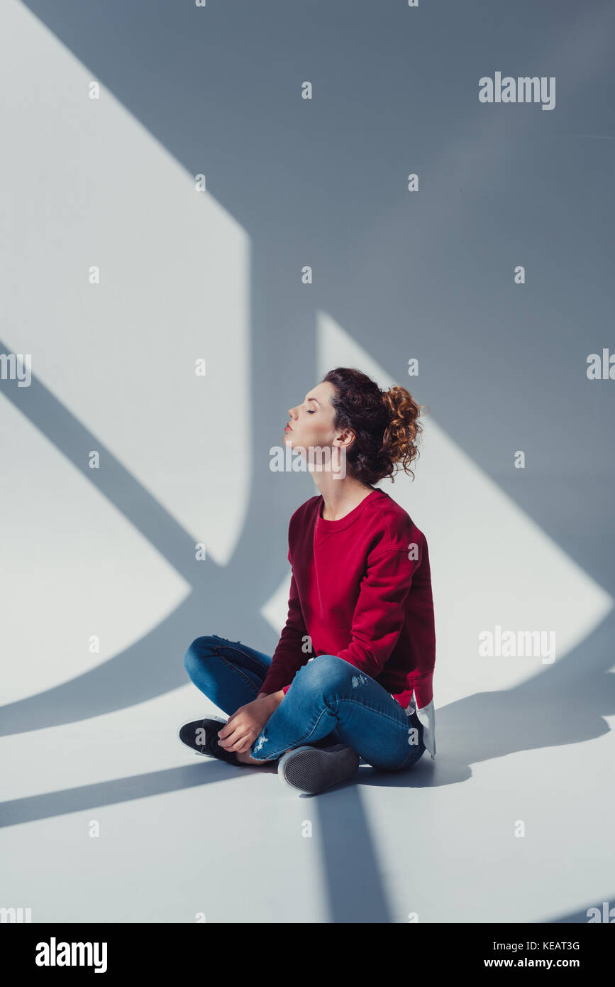 model posing in photo studio Stock Photo - Alamy