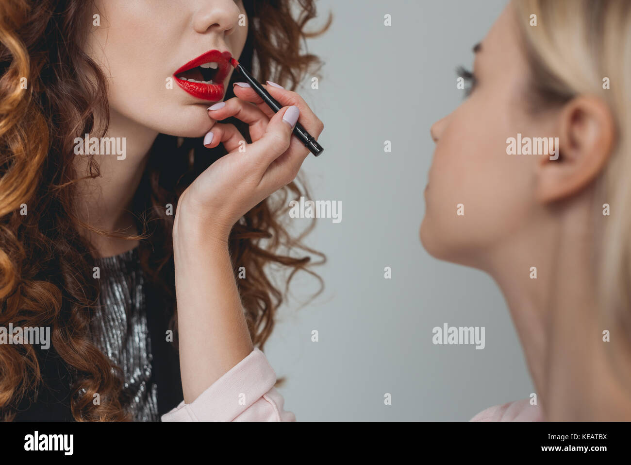 model and makeup artist Stock Photo - Alamy