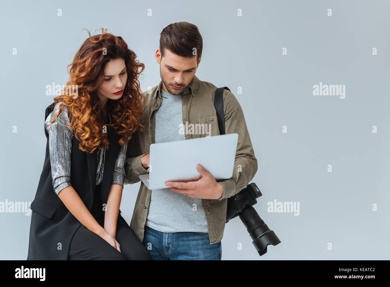 photographer and model with laptop Stock Photo - Alamy