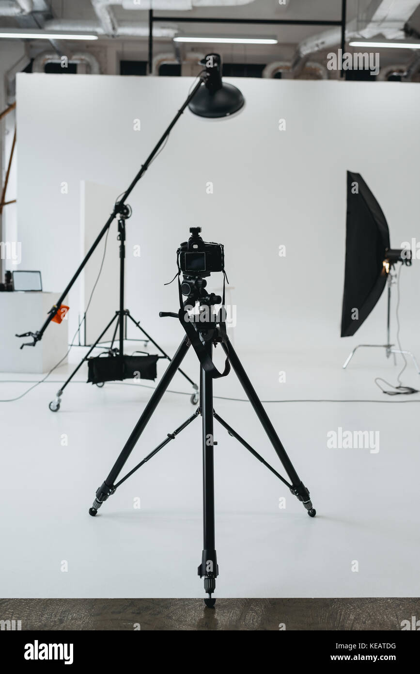 camera in photo studio with lighting equipment Stock Photo - Alamy