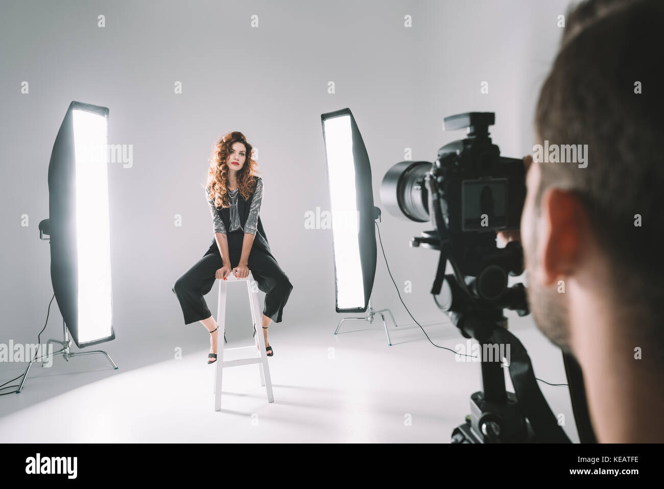 photographer and model in studio Stock Photo - Alamy