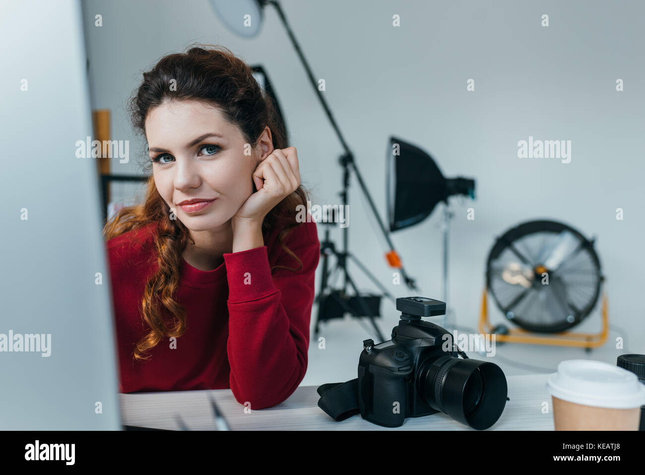 photographer working with computer Stock Photo - Alamy