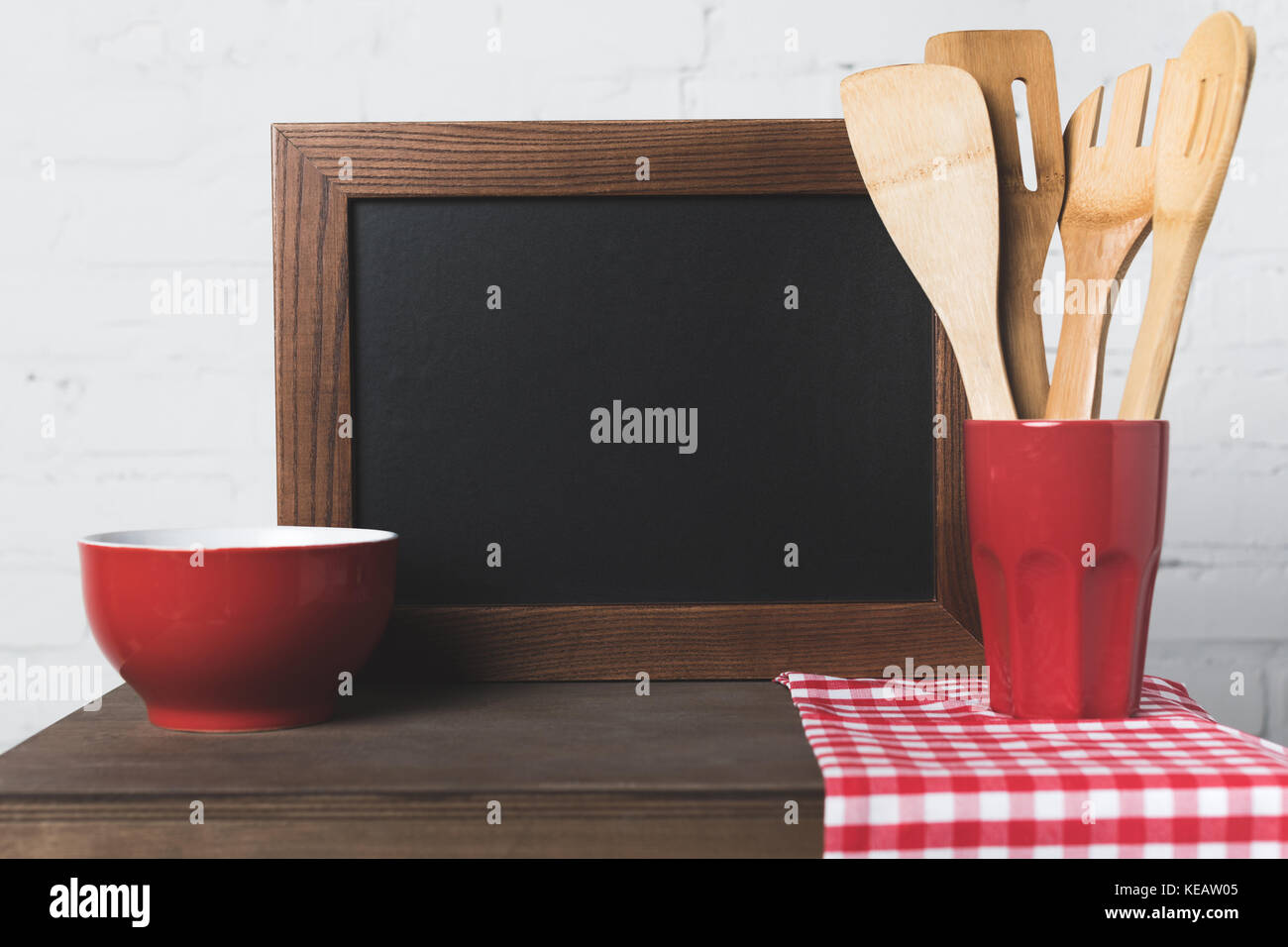 Red household items hi-res stock photography and images - Alamy
