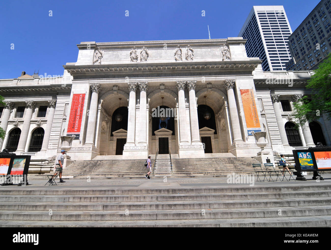 New York public library on the 5th Ave in Manhattan Stock Photo - Alamy